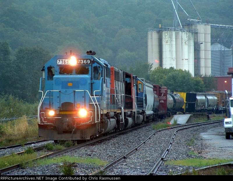 GSCX 7369 now leads NECR train 608 back north